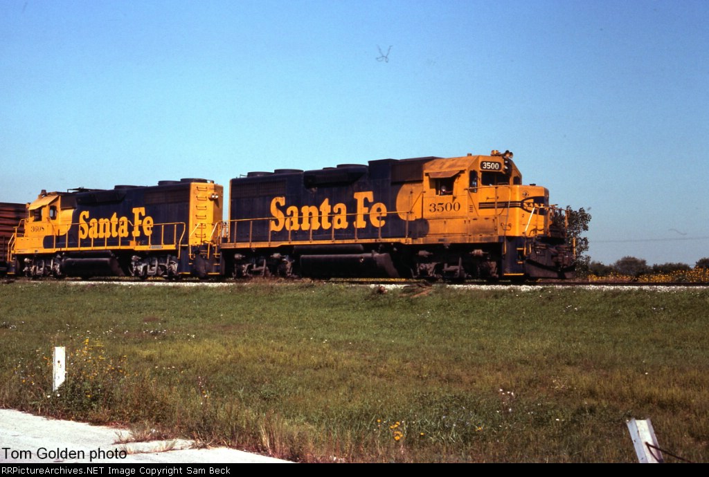 ATSF 3500 and 3608 at Barr